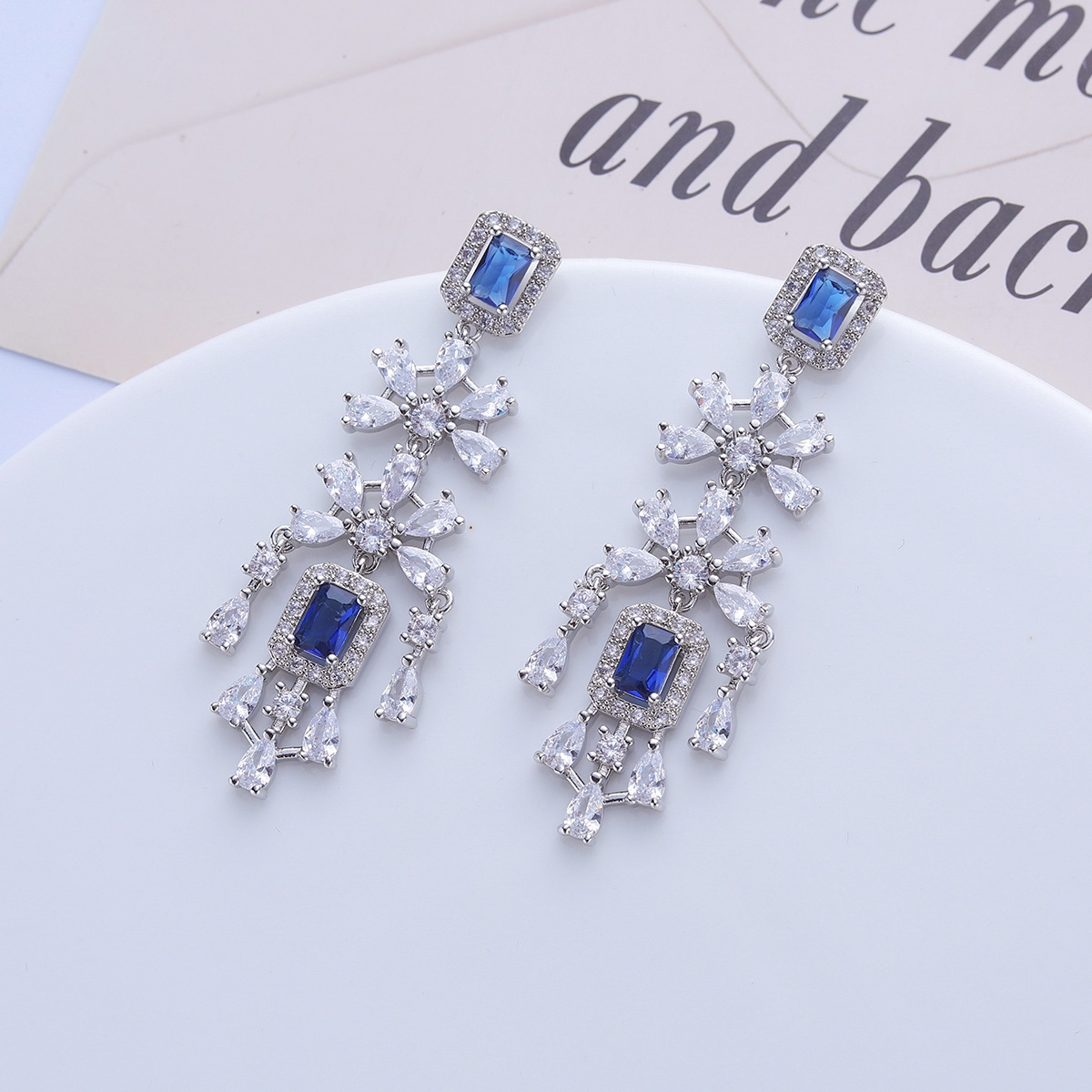 Luxury Big Dangle Earrings with Beautiful Craftmanship