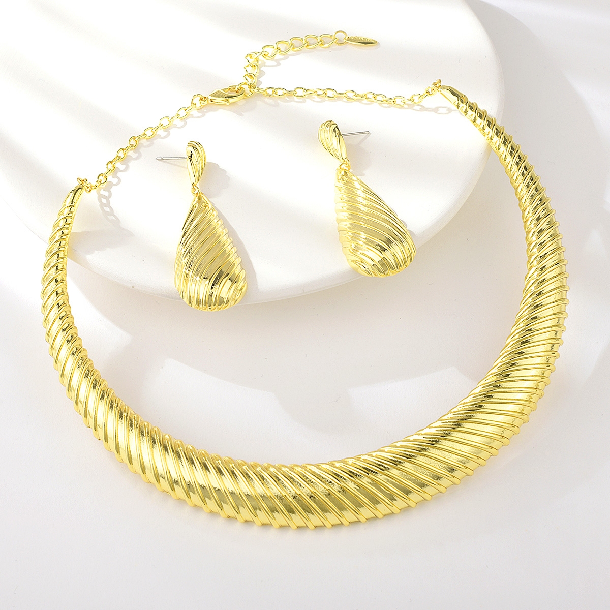 Good Big Platinum Plated 2 Piece Jewelry Set