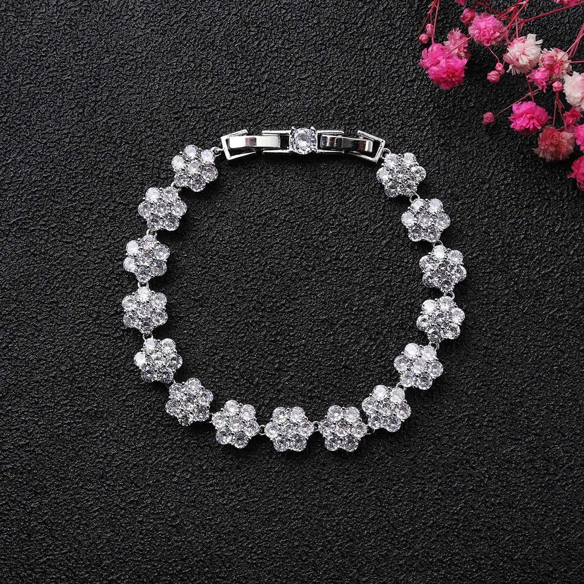 Latest Medium Luxury Fashion Bracelet
